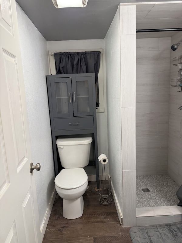 One Bedroom Crash Pad In The Heart Of Kalispell; Wifi, Workspace & Full Kitchen - Kalispell, MT