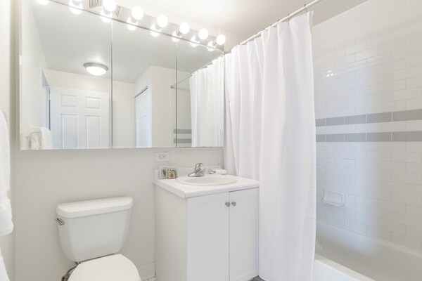 Modern 1 Bedroom Near Grove Street Path - New York