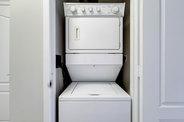 Stylish 2 Bedroom, 40-min Train To/from Nyc - Westchester County, NY