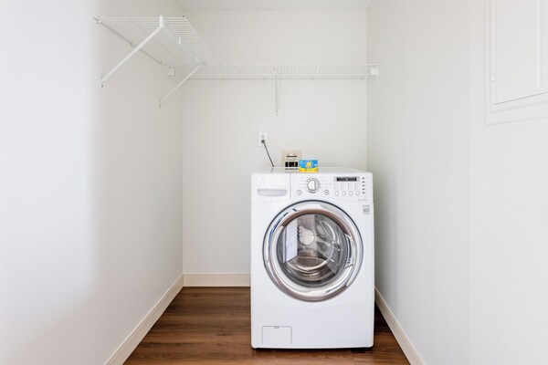 Spacious Two-bedroom Apartment In Central Kendall - Cambridge, MA