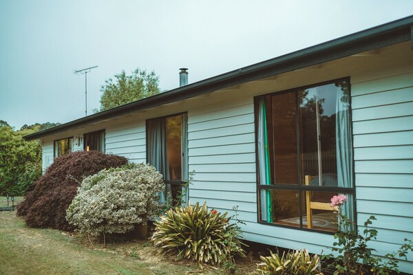 Miner's Cabin - Mountain Views, Outdoor Baths, 40 Mins To Snow - Gippsland