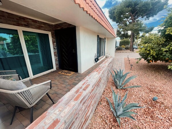 Charming 3-bedroom Desert Farmhouse In Historic Litchfield Park - Goodyear, AZ