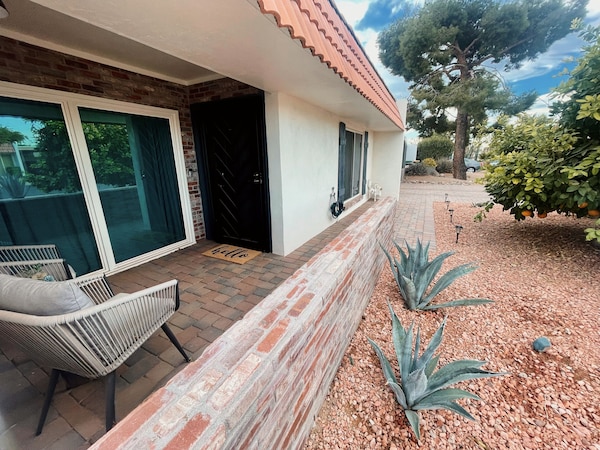 Charming 3-bedroom Desert Farmhouse In Historic Litchfield Park - Goodyear, AZ