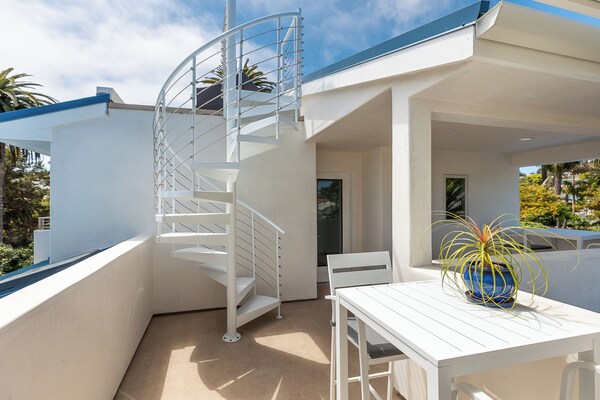 Fabulous Santa Barbara Ocean View Beach Retreat - Goleta, CA