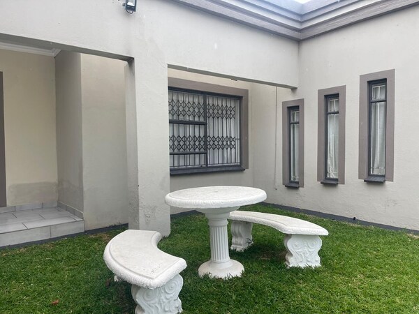 Tranquil Apartment With Wifi In Phokeng - Rustenburg