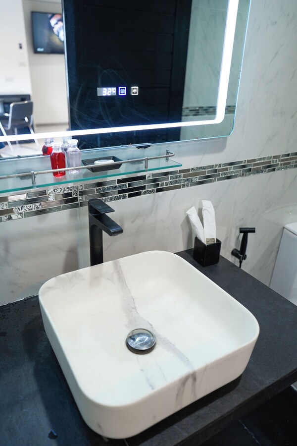 Charming Hotel With Ac In Krung Thep Maha Nakhon - Bangkok