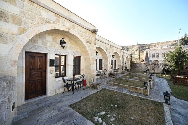 Scenic Garden Cave Suite With Lush Surroundings | Free Parking W/ Outdoor Pool - Nevşehir