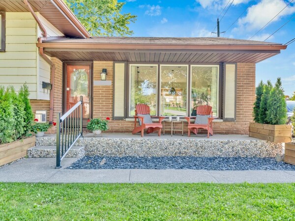 Park View Retreat With Hot Tub And King Size Bed - Detroit, MI