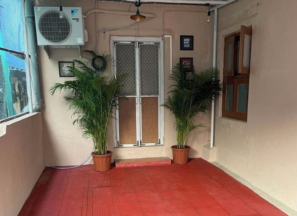 Charming Cottage With Popular And Greener Locality @1bk - Mumbai