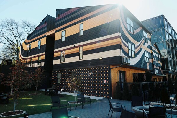 Entire Top Floor Of Suites Of The Vinyl Sleeps 16  On Music Row - Nashville, TN