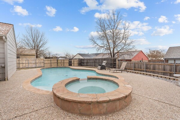 Flower Mound Gem - House & Pool - 科佩爾