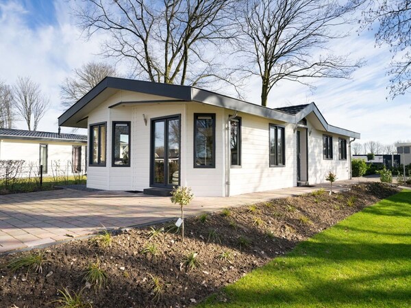 Stunning Private Villa For 6 Guests With Wifi, Pool, Tv, Terrace And Parking - Sittard