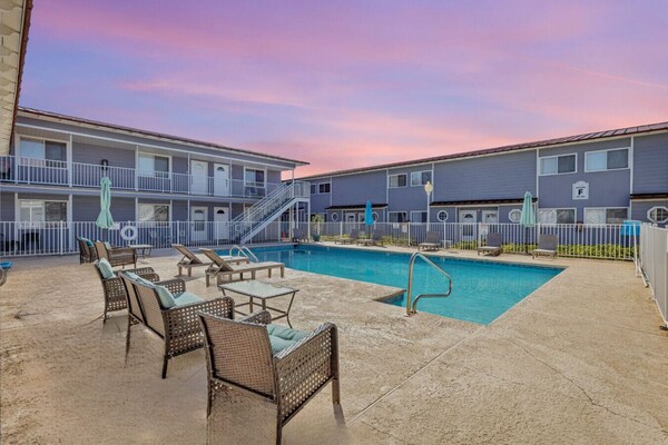 Deja Blue Haven |Sleeps 4 | Cozy Coastal Condo In The Heart Of Biloxi! - Biloxi, MS