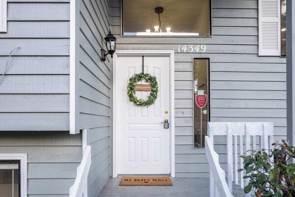 Family-friendly Home W/ Kids' Play Castle - Edmonds, WA