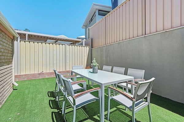 Double Families Holiday House Ardross In Mid Century Style Newly Renovated - Cottesloe