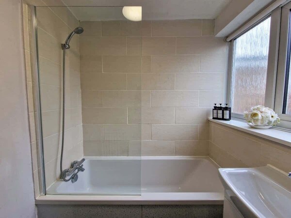 Lovely Kirkby Flat By City Superhost - Liverpool