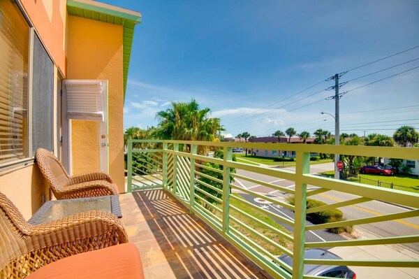 Cape Canaveral 3br Escape: Steps From The Beach - Cape Canaveral, FL