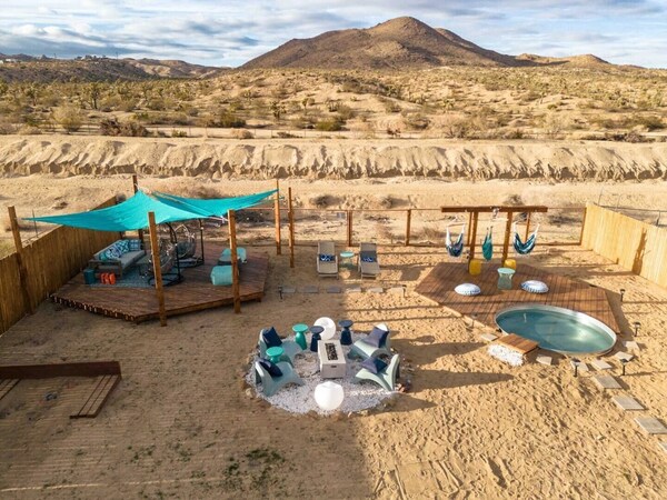 Dusty Dunes: Hot Tub, Game Room & Mountain Views - Yucca Valley, CA
