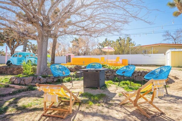Pink Disco: Sauna, Hot Tub, Selfie Room & Pool - Yucca Valley, CA
