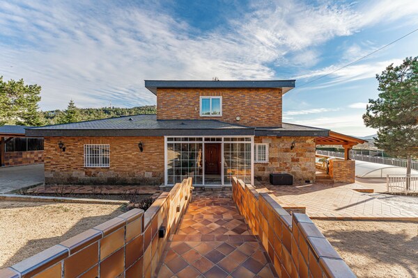Spectacular Home In Navacerrada For Nature Lovers - Collado Mediano