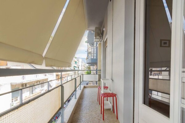Bright & Spacious 1br Apt Athens, Goudi - Atene