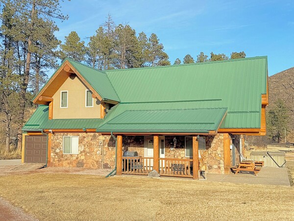 Storm Mountain #3 Ideal Log Home - Mount Rushmore, SD