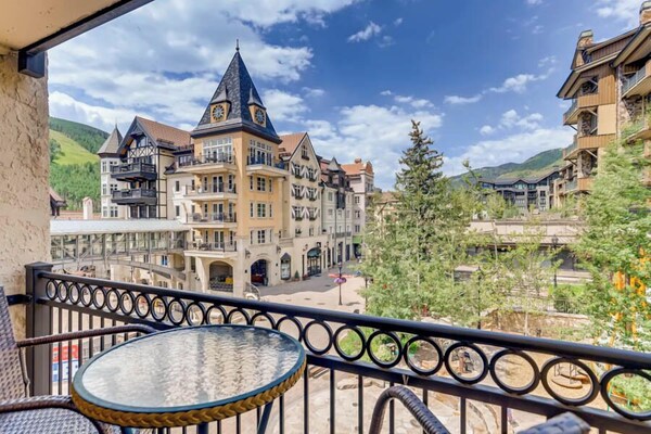 Rooftop Hot Tub, Next To Vail Mtn | Lhstudio - Vail, CO