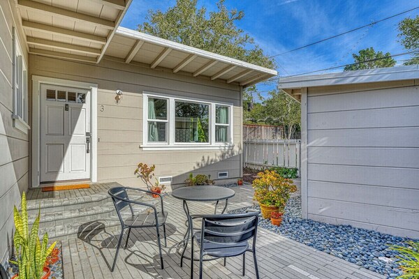 2 Bedroom ,1.5 Bath Beach Cottage Close To Downtown Carmel - Monterey, CA