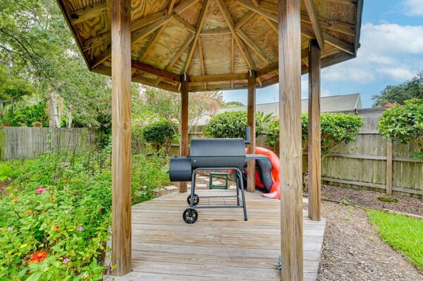 Sunny Tampa Oasis: Pool, Patio & Gazebo - Odessa, FL
