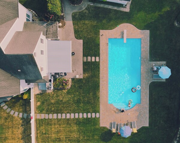 Beautiful, Spacious, Comfortable Home With Pool & Amenities.  Town Permit #0616 - The Hamptons, NY