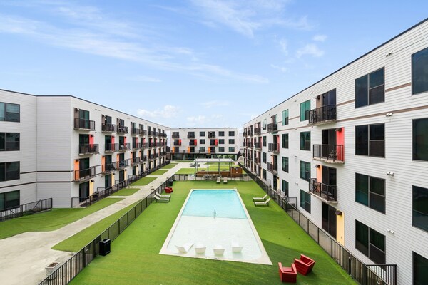 Lodgeur  | Bright 1br Loft W/ Office | Midtown - Denver Harbor/ Port Houston - Houston