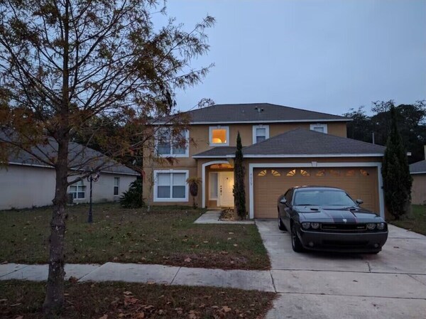 Clean, Spacious Orlando Home - Christmas, FL
