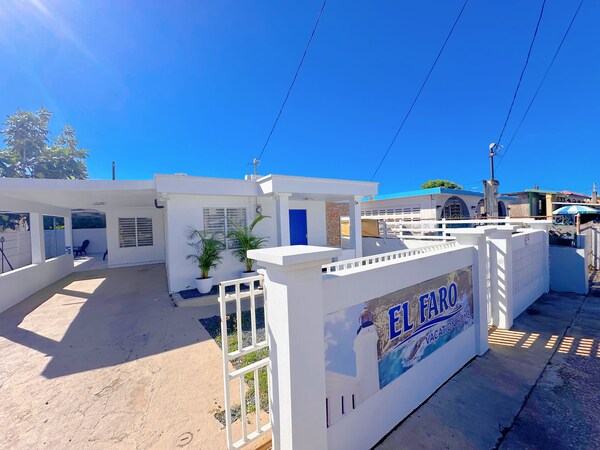 Charming 3-bedroom Beach House With Ac And Wifi Near Arecibo's Best Beaches. - Arecibo