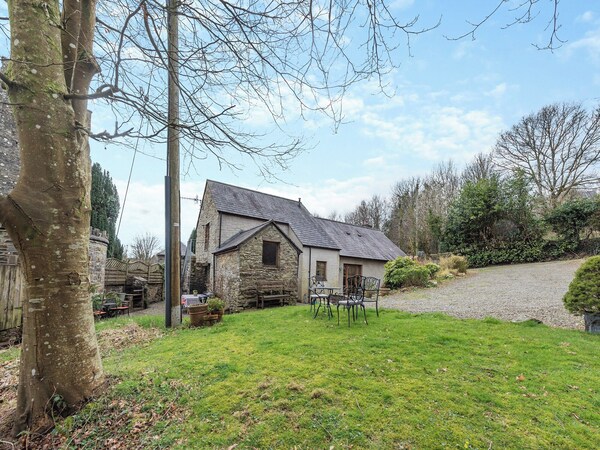2 Bedroom Accommodation In Llanwenog, Near Llanybydder - Ceredigion