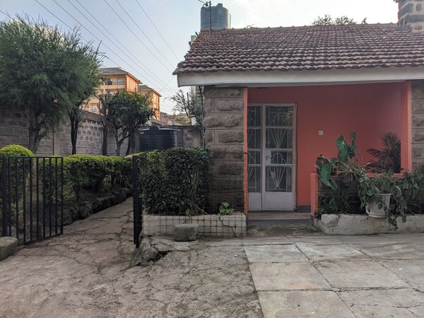 Charming, Private And Secure 2-bedroom Guest Bungalow In Ngong With Wifi - Nairobi