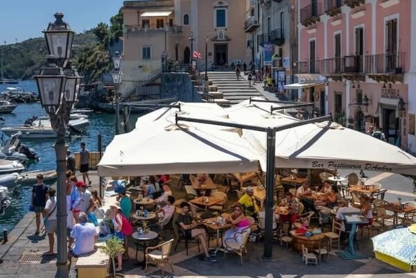 55 Via Roma. Apartment In The Historic Center A Stone's Throw From The Sea. - Lipari