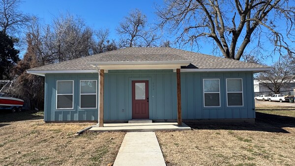 Brand New Charming 2b/2b In Chickasha, Near Downtown! - Lake Louis Burtschi, OK