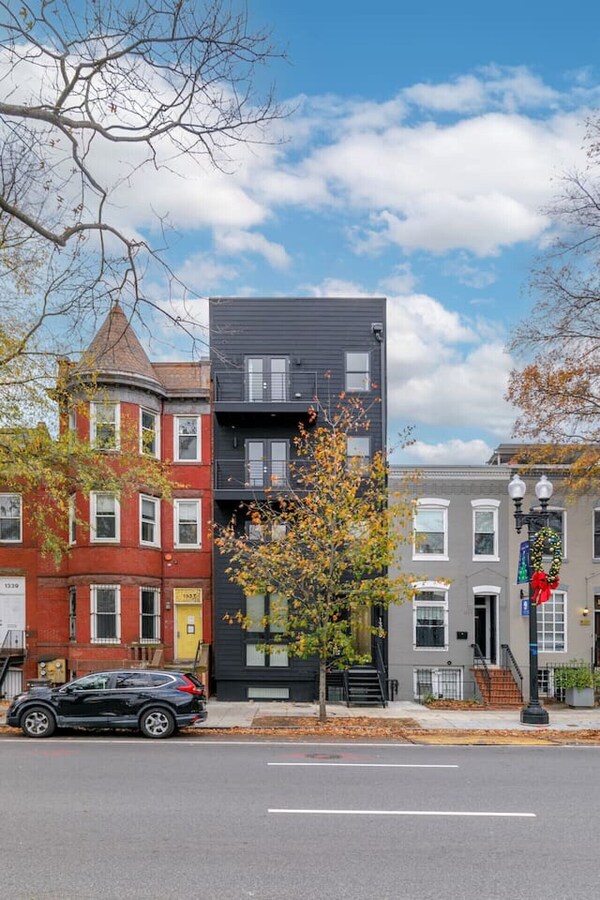 2 Bedroom Cap Hill Suite - 3 Min Walk To Metro! - Largo