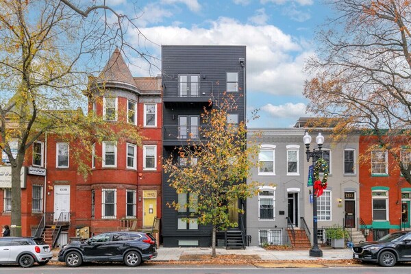 2 Bedroom Cap Hill Suite - 3 Min Walk To Metro! - Capitol Hill, DC
