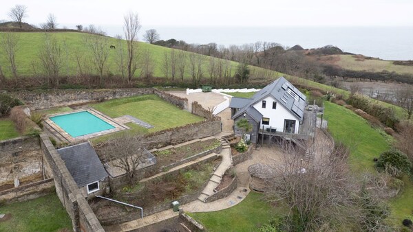 Sleeps 12, Swimming Pool, Sea Views, Games Rooms - North Devon District