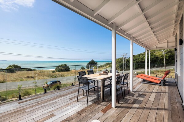 Moeraki Beach Haven - Otago Beachfront Home - Hampden