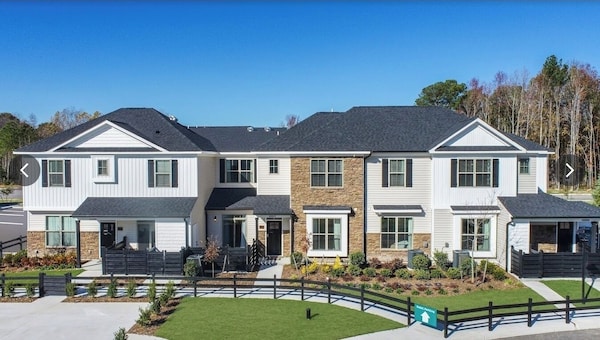 Charming 2-bedroom Condo With Wifi, Ac In Brilliant Carrollton 10 Min From Beach - Smithfield, VA