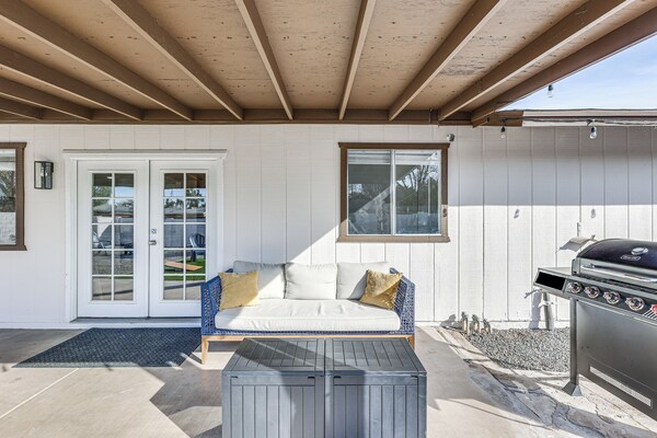 Patio Seating & Fire Pit: Family Home In Chandler! - Mesa, AZ