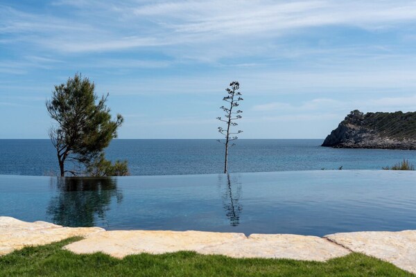 Sea Front! Wonderfull Villa With Sea Views From Every Room. - Canyamel