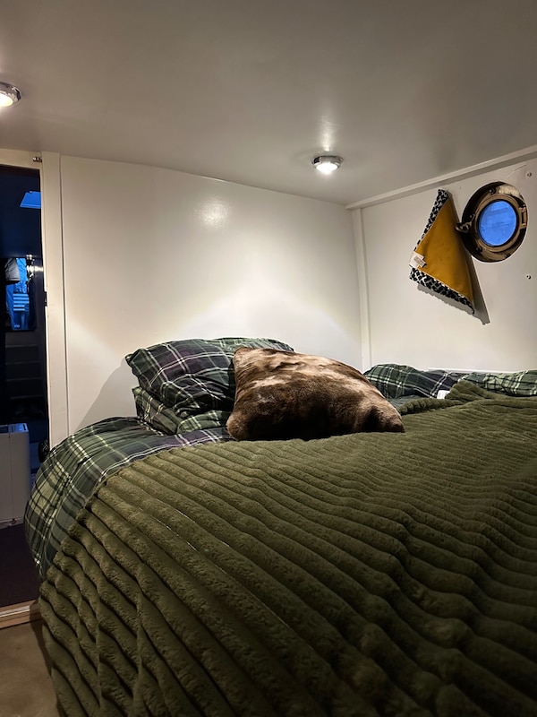 London Dutch Barge - Sleeps 3 & Cosy Fireplace - Chelsea