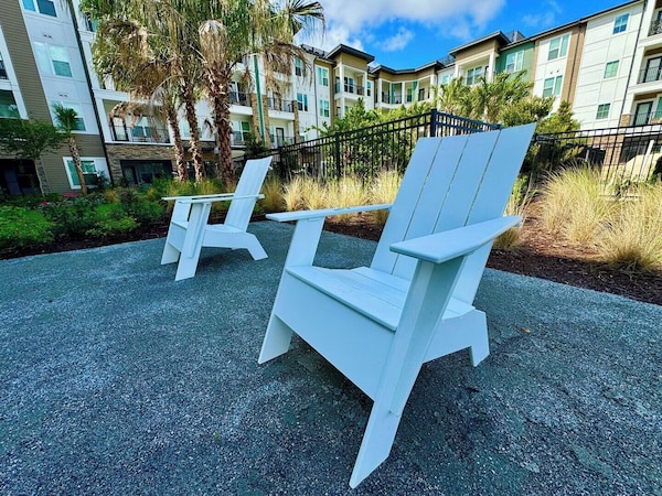 Big Lux King Bed Balcony Pool Gym Southside I95 - Jacksonville, FL