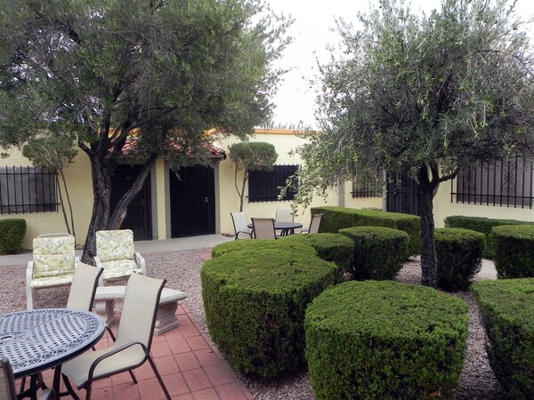 Southwest Serenity In Central Green Valley - Green Valley, AZ