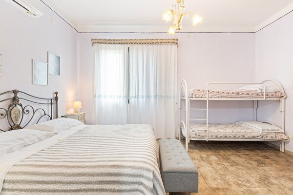 Farmhouse 'Cuaddus E Tellas- Room 1' With Shared Garden, Wi-fi And Air Conditioning - Sardinia