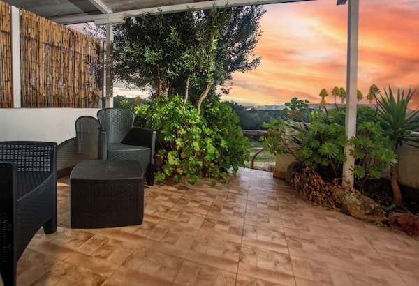 Casa De Vacaciones 'Locanda Domus De Vida' Con Vistas A La Montaña, Terraza Privada Y Wi-fi - Arzachena