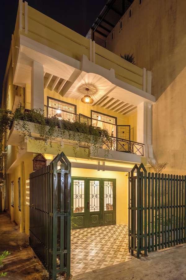 4br 5bth With Sauna & Jacuzzi, Billiard Only 5' To My Khe Beach & Walking Bridge - Da Nang